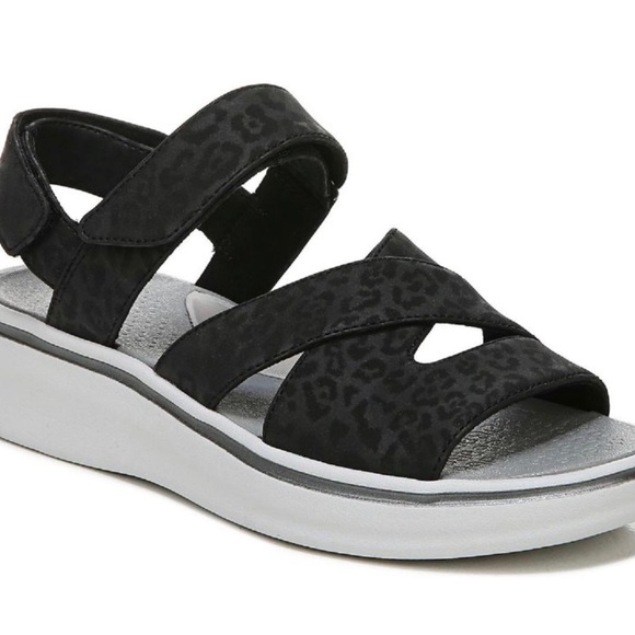 Bzees | Shoes | Bzees Womens Traveler Faux Leather Leopard Print Wedge ...